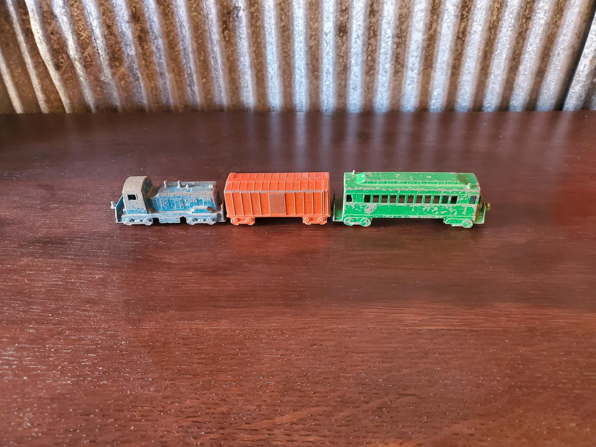 www.therubybear.com/1950s Midgetoy Trains | My Site